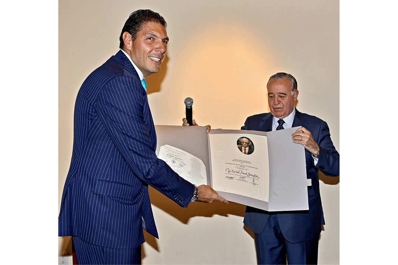 Carlos Hank González está de fiesta