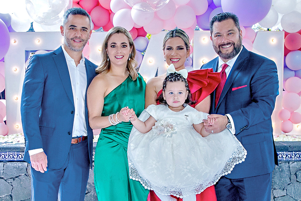 Emma Arenas es bautizada