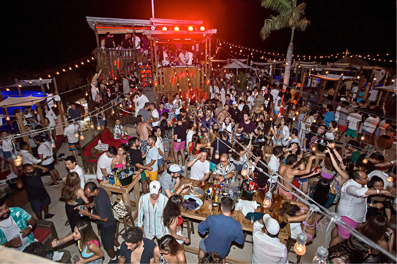 Los éxitos del momento ponen a bailar a chicos y chicas en Hannah Sun ...