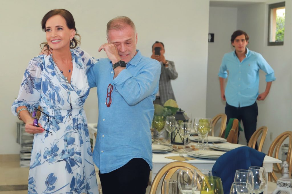 Consienten a Alejo Peralta en sus 60