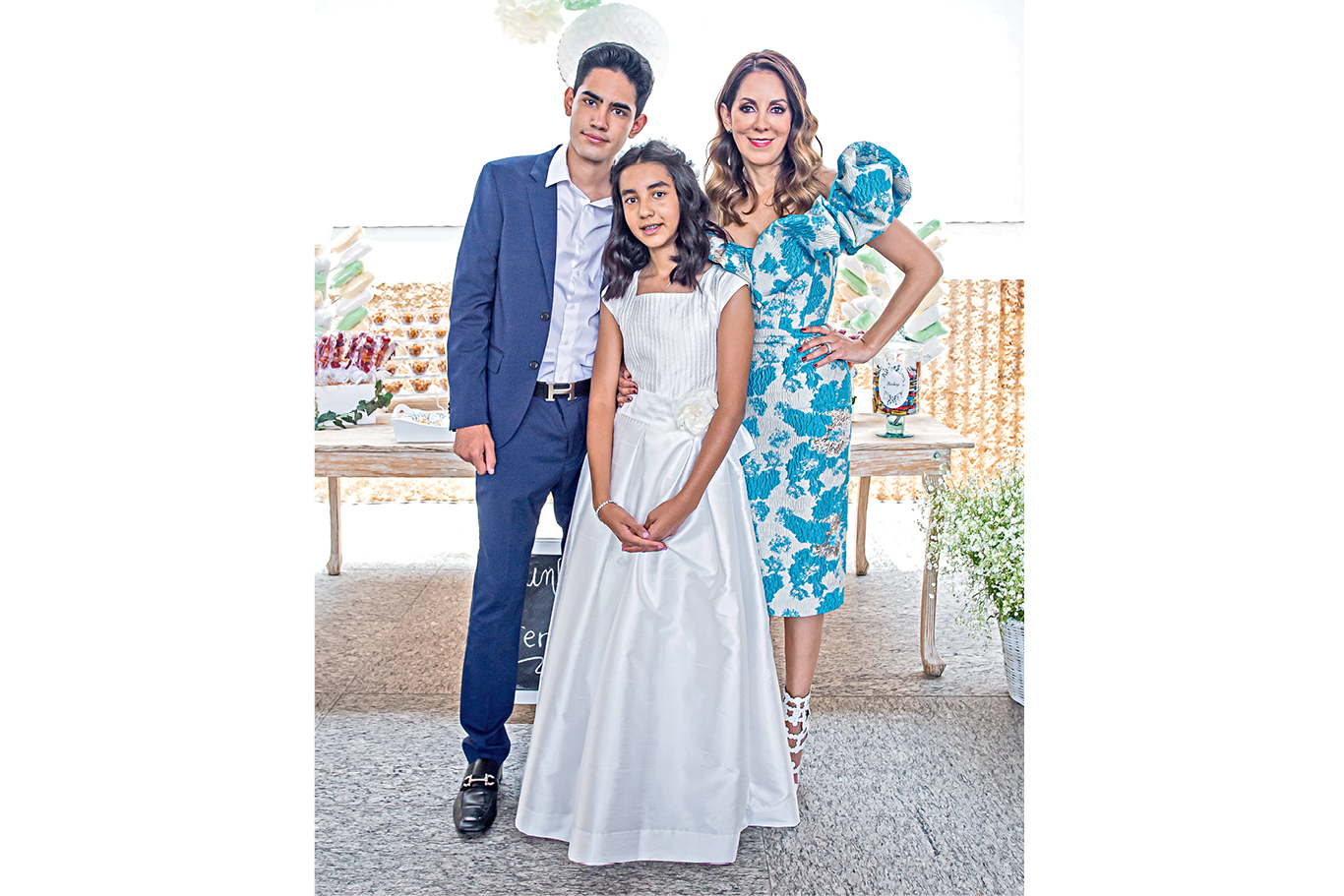 Mari Rouss Villegascelebra la primeracomunión de su hija – elnorte