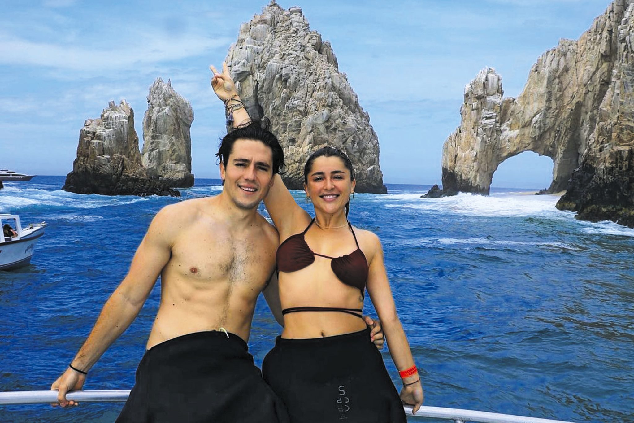 Cassandra Sánchez-Navarro y Alejandro Cáceres comparten, por primera vez, su historia de amor ...