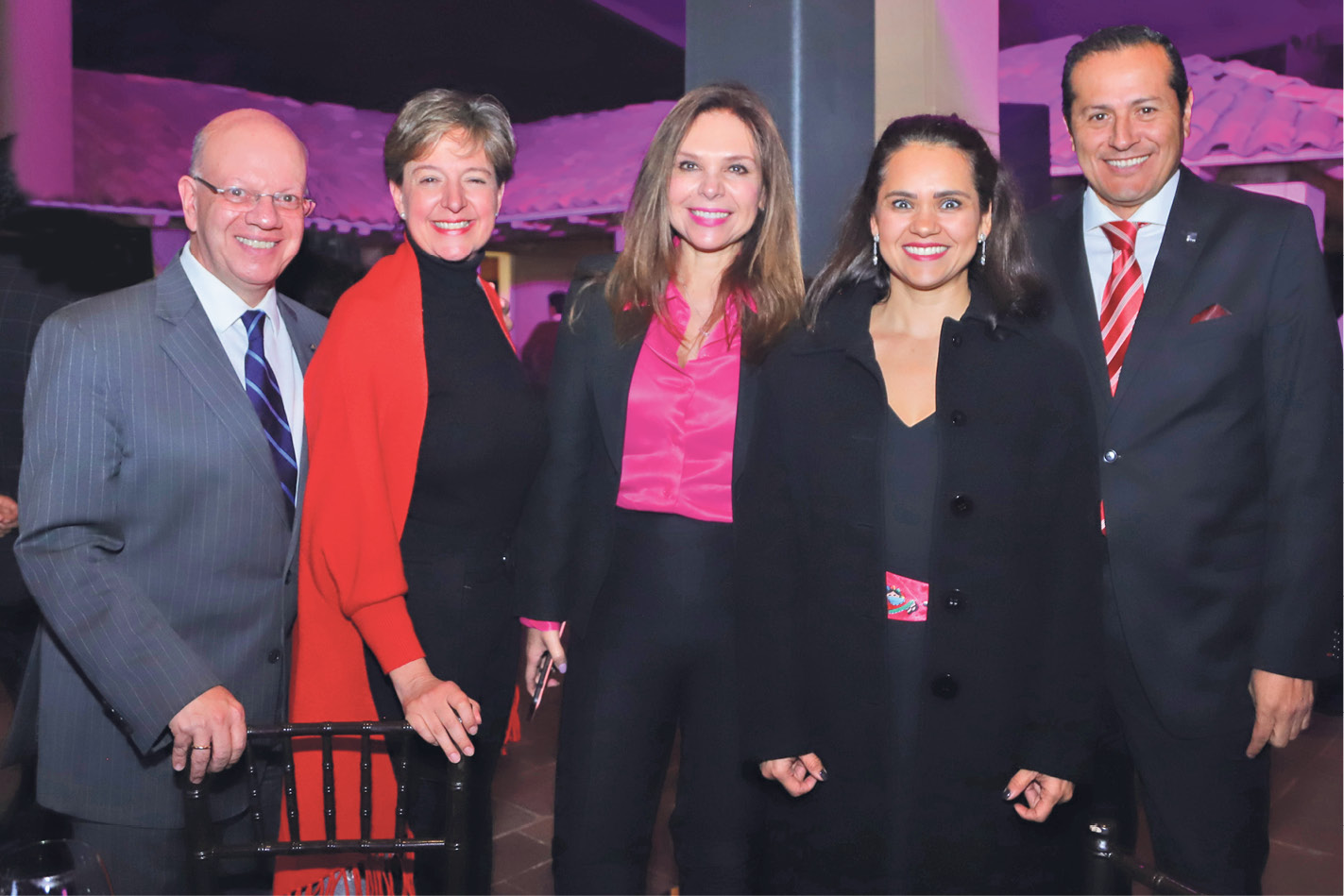 Melanie Devlyn es galardonada por la Universidad Anáhuac
