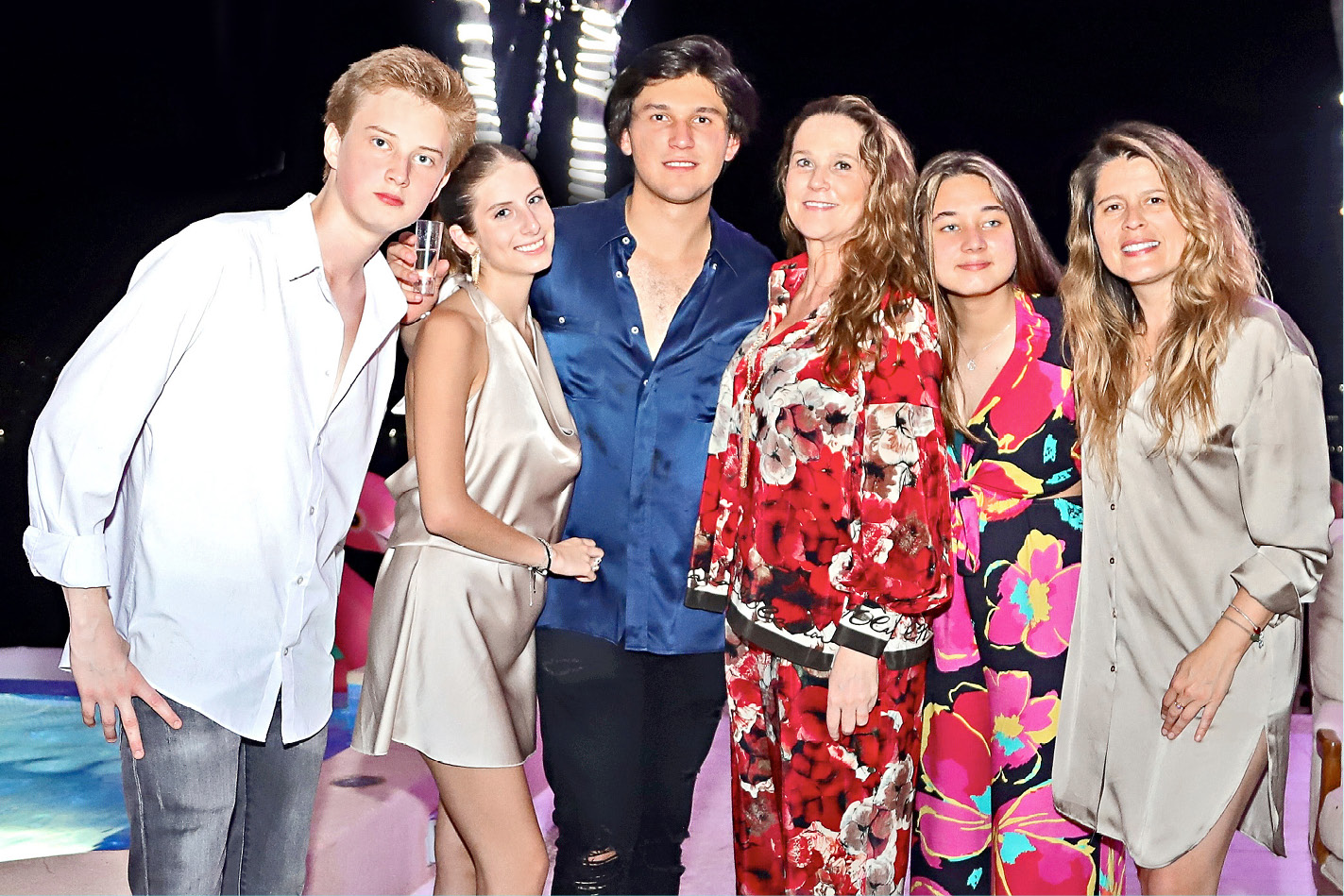 La familia Díaz Ordaz recibe con amigos el 2023 en Acapulco