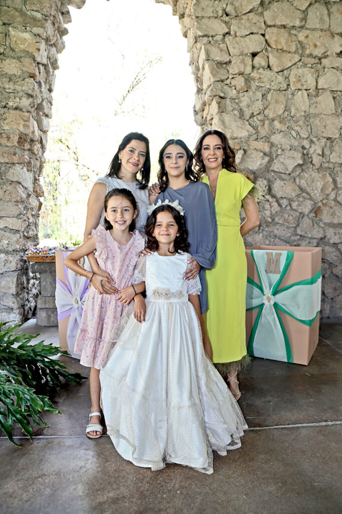 Comunión de María Julia Tostado, Guillermo Morett, Rafaela Morett, Alan ...