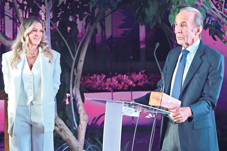 Rebecca de Alba cumple 15 años de la creación de su fundación enfocada ...