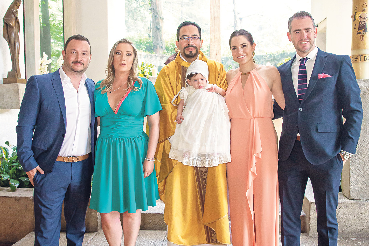 Almudena Zayas recibe su primer sacramento