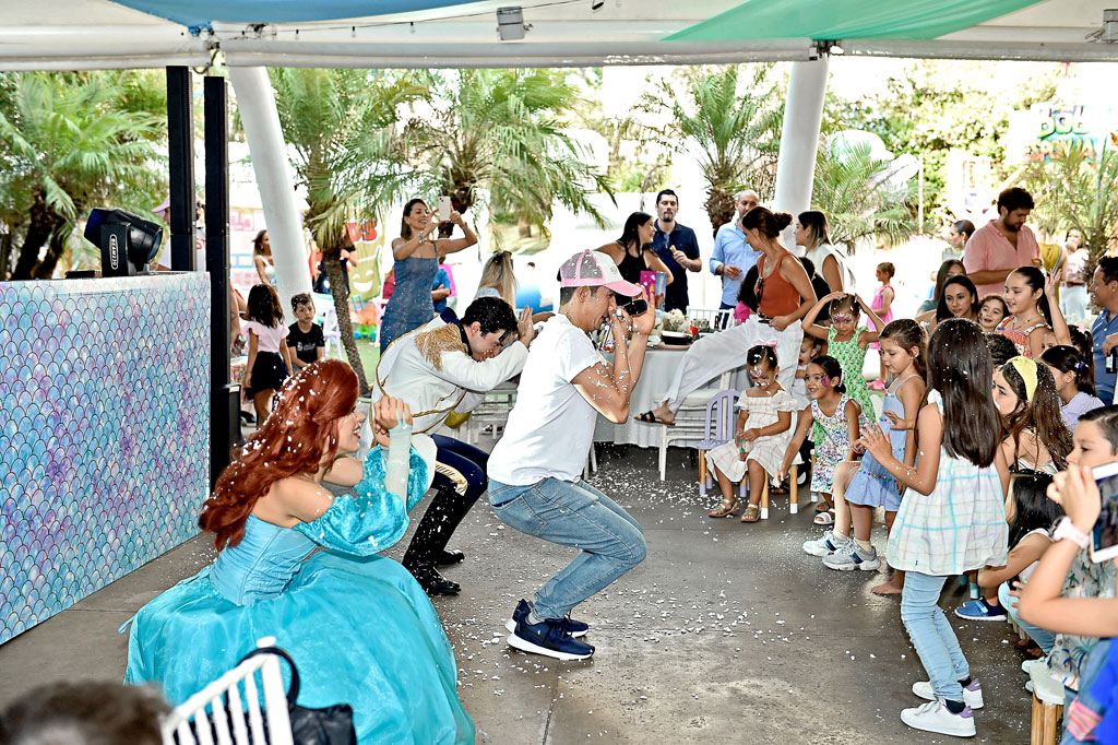 Piñata de Ana Paula Álvarez Valencia – elnorte