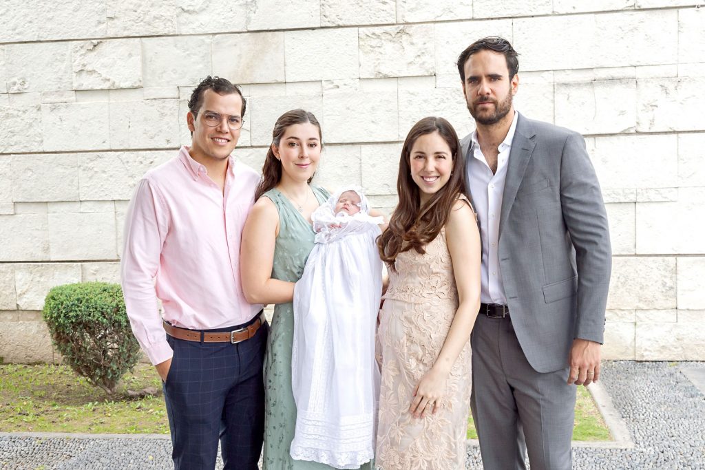 Sofía Bortoni y Alvise Maggiani bautizan a su hija, Giulia