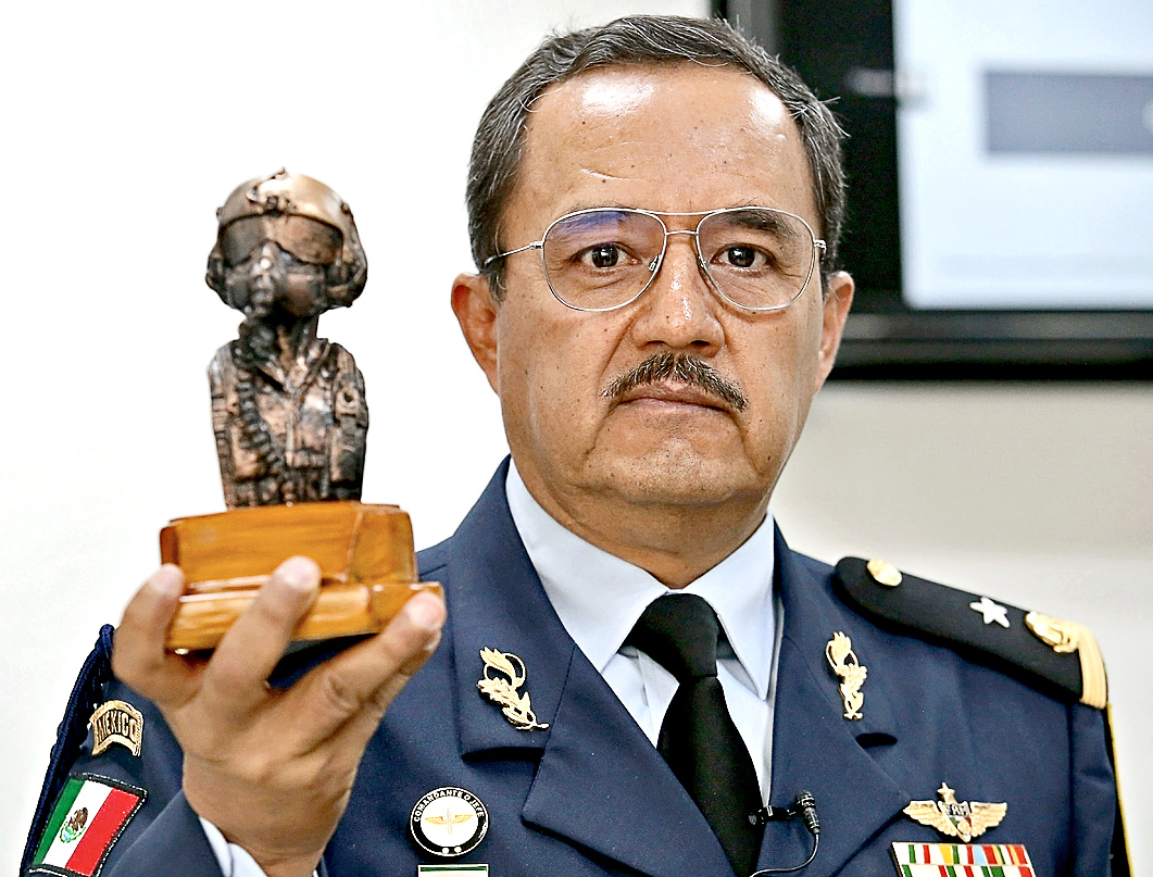 Los premios y ascensos a militares – elnorte