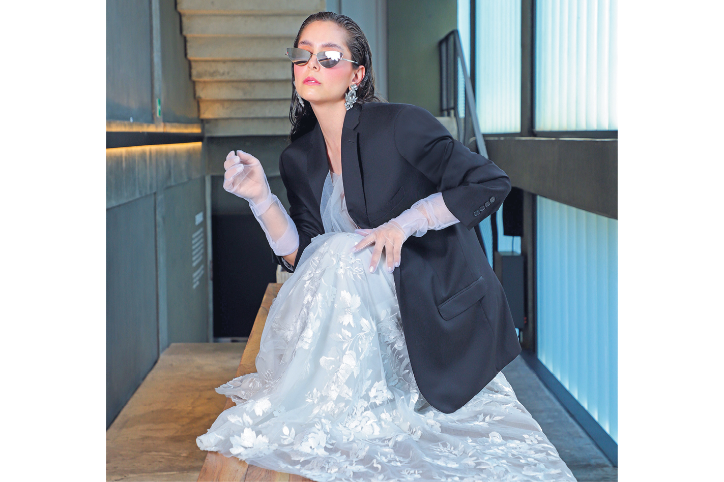 Valeria Rincón se prueba diferentes vestidos de novia