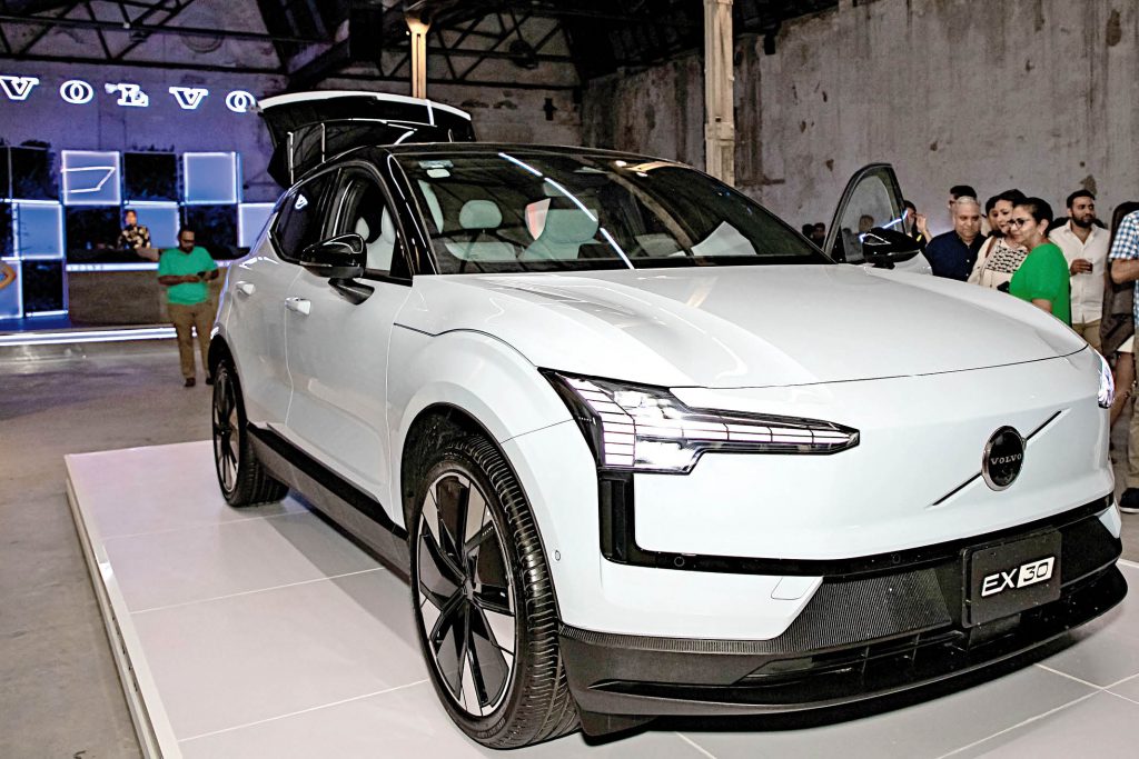 Volvo celebra su camioneta eléctrica EX30
