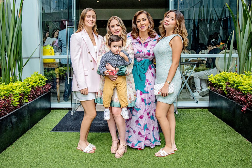 María Elena Orantes agradece por un año más