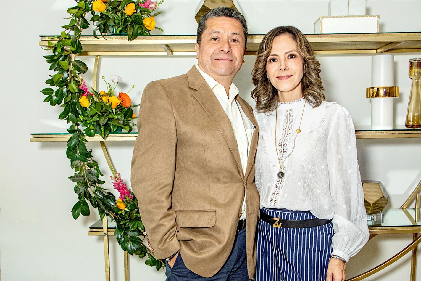 María Elena Orantes agradece un año más de vida, en compañía de amigos ...